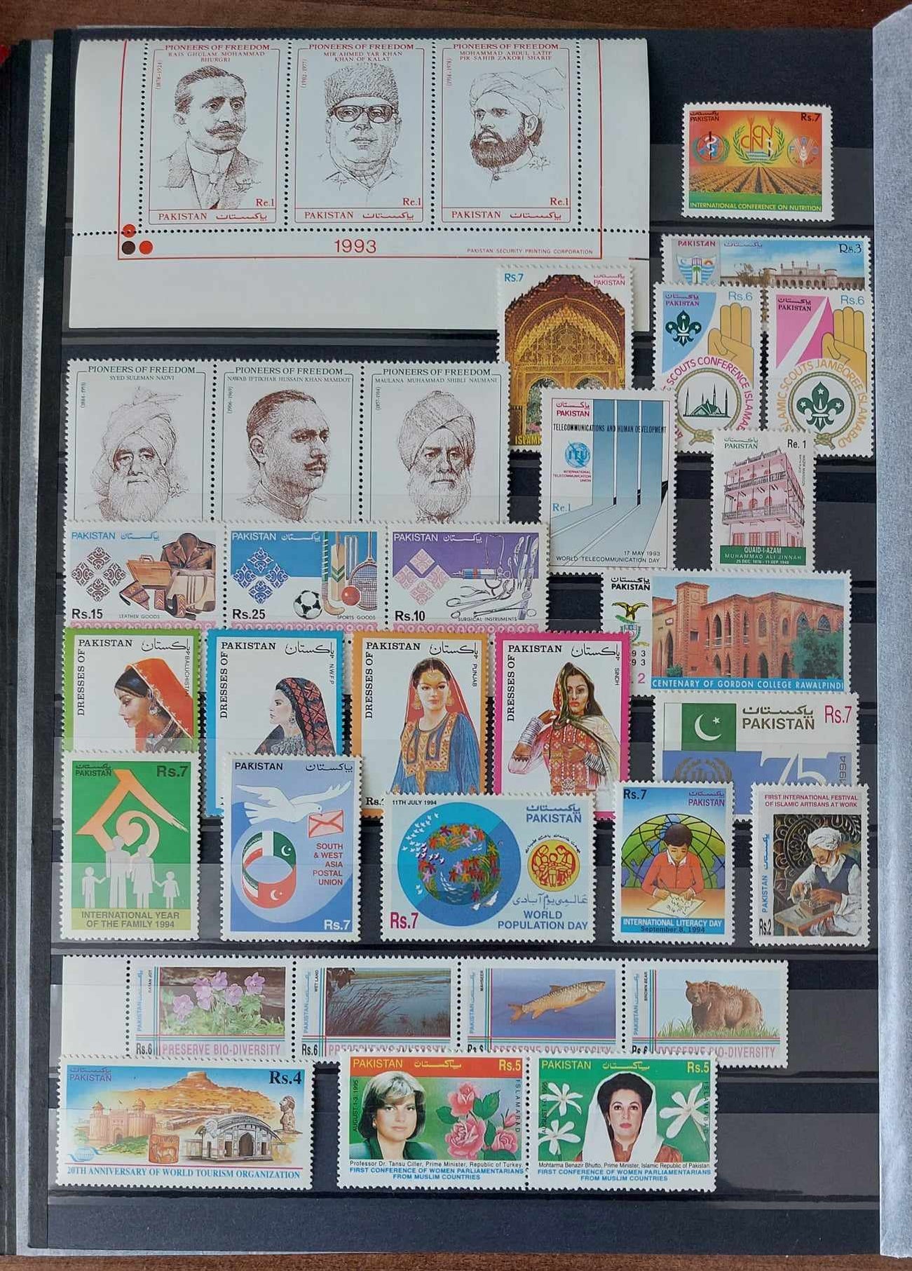 Timbre Clasor cu timbre Pakistan, serii complete, perioada pana in 2000 ...